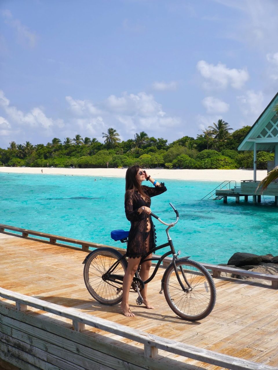 „Ако рајот имаше адреса“ – Елена Стојановска со нова доза секси ...